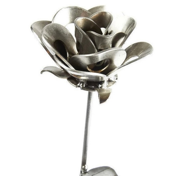 Metal Relic | Accents | Welded Steel Metal Art One Dozen Roses | Poshmark
